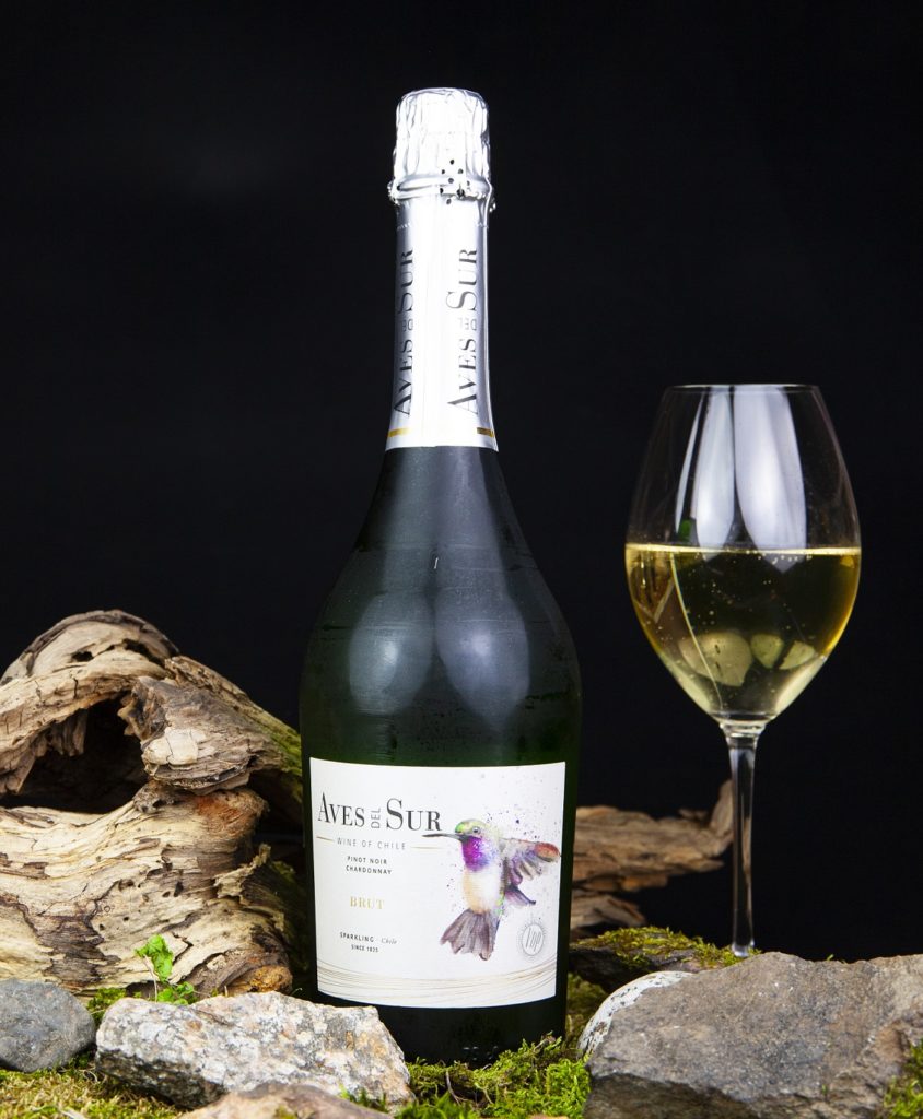 Förläng sommarkänslan med charmanta mousserande vinet Aves del Sur från ...